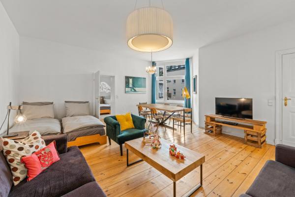 Thewilhelmshavener Group Apartment, Group & Family Friendly, 100m2, 2br, 1 Living Room, Huge Table, Ideal For 4 - 6 Guests - Berlín