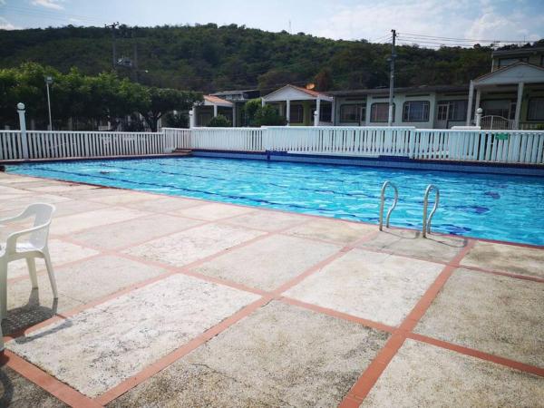 Hermosa Y Cómoda Casa En Conjunto Con Piscina En Girardot - Girardot
