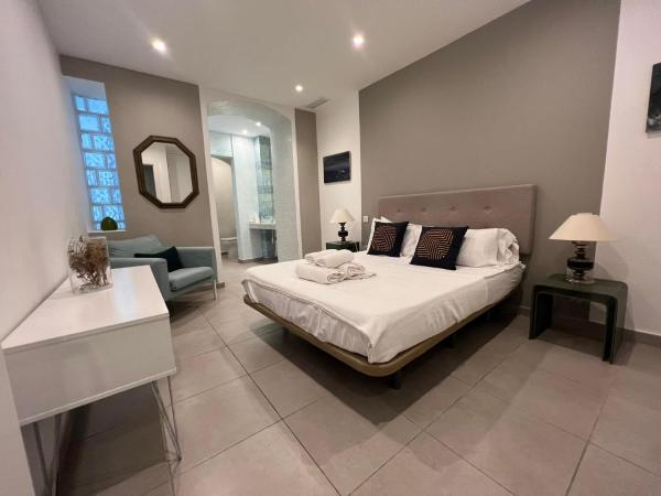 2br 2ba With Private Patio Your Serene Escape - Gibraltar