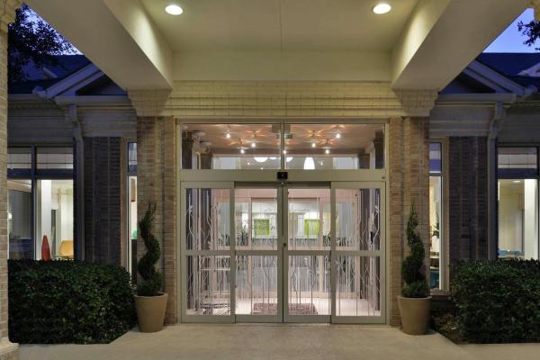 Hilton Garden Inn Addison - Dallas