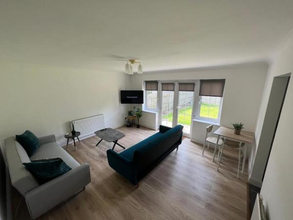Flat 1 Hobart Lodge - Enfield