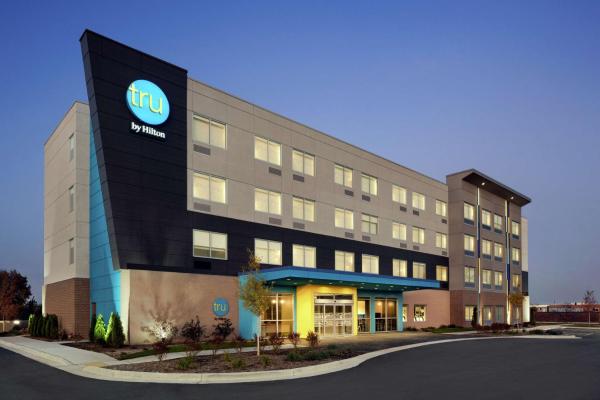 Tru By Hilton Milwaukee Brookfield - Brookfield, WI