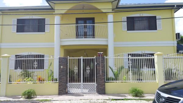 The Green Palms Getaway, Palmiste, San Fernando - 6 Br 4 Bath 12 Guests - Trinidad and Tobago