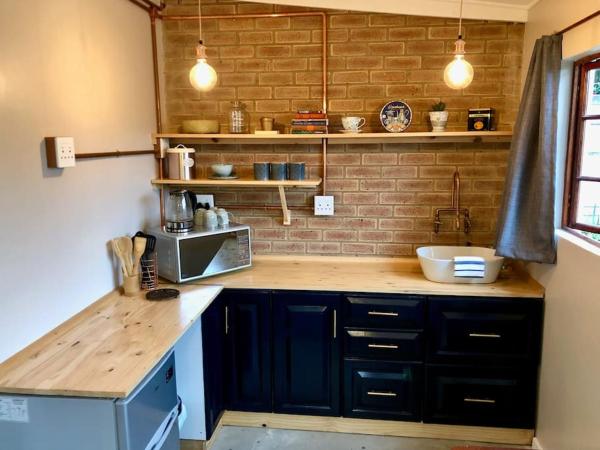 Modern Industrial Cottage - Amanzimtoti