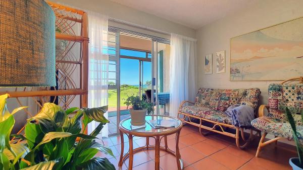Escape To Paradise: Beachside Apartment - Jeffreys Bay