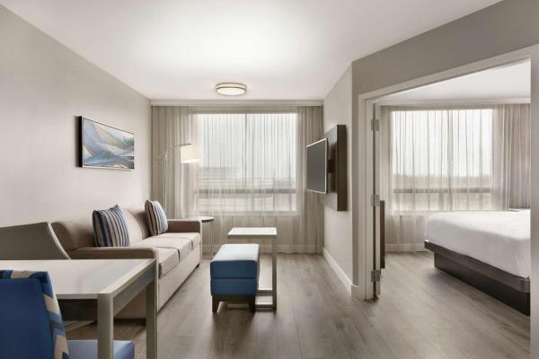 Embassy Suites By Hilton Montreal Airport - Montreal