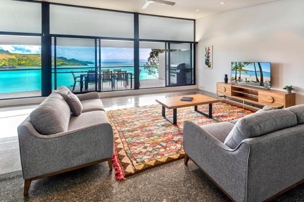Waves 2 - Hamilton Island