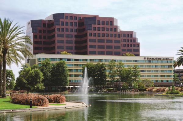Hotel Zessa Orange County Airport, A Doubletree By Hilton - Newport Beach