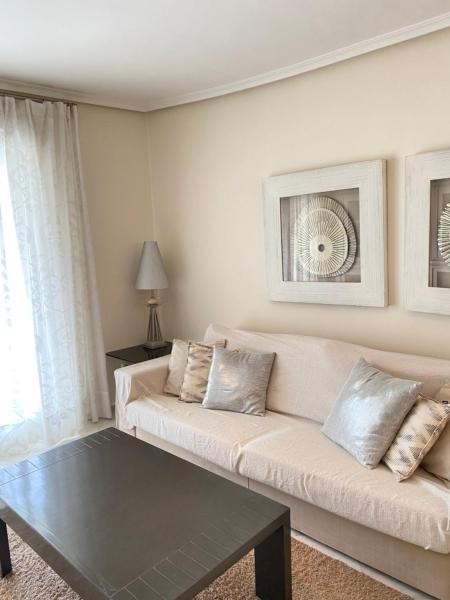 Elegant 2-bedroom Apartment In Benidorm With Private Pool And Scenic Garden Views - Villajoyosa