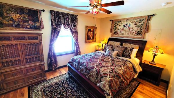 The Sovereign Suite - Cozy And Convenient With Home Theater - Old Town, ME