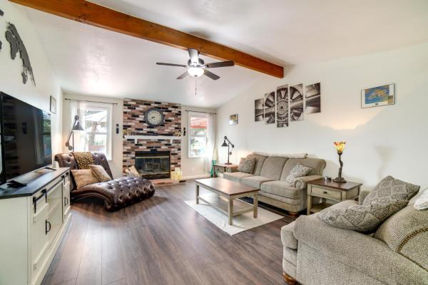 Pet-friendly Home W/ Hot Tub! 6 Mi To Dtwn Reno - Reno, NV