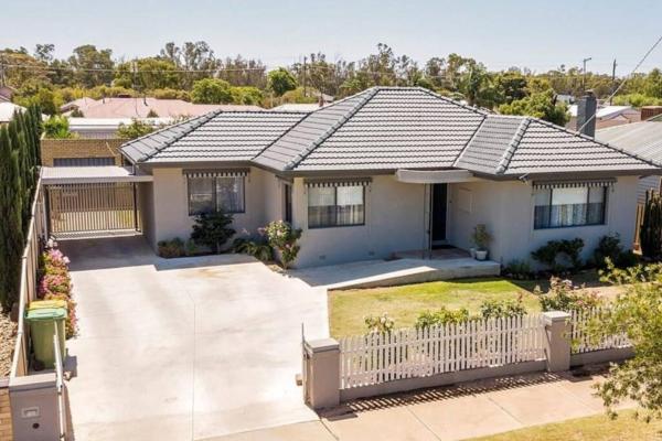 Town, Train, Pubs & River All Close By - Moama