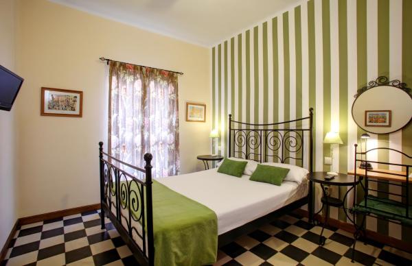 Malaga Lodge Guesthouse Twin Room-shared Bath. - Málaga