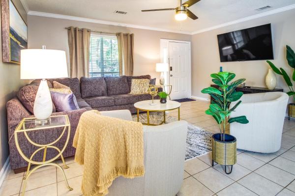 Soothing Savannah Townhome With Patio! - Pooler, GA