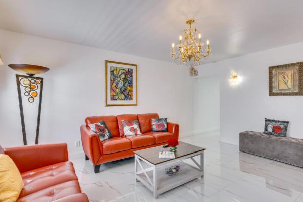 West Palm Beach Apartment 3 Mi To Shore! - West Palm Beach, FL