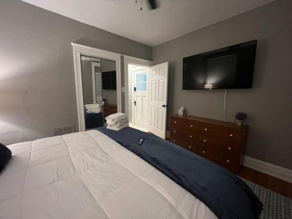 Sleek City Living 2br South City Apartment - Kirkwood, MO
