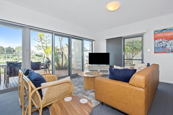 Beachside Bliss 1 Bedroom Park View Villa - Perth