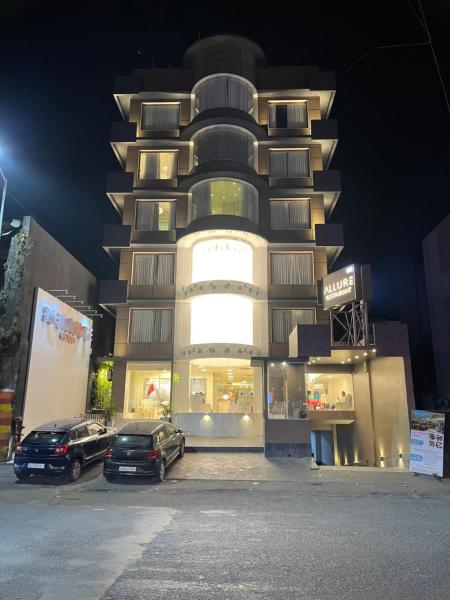 De Glance Hotel, Near Surat Railway Station - スラト