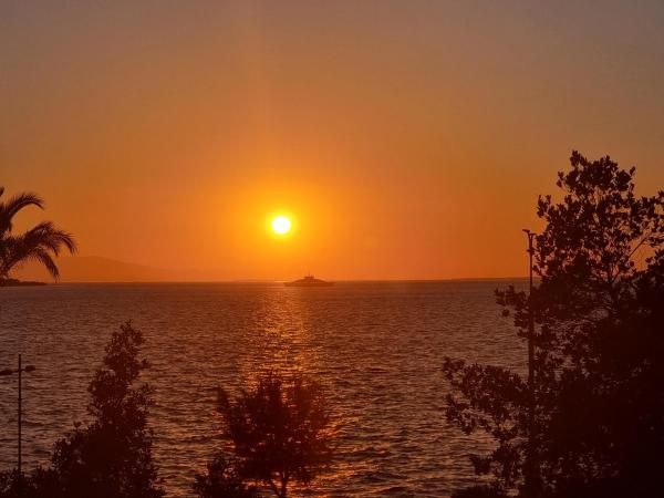 Elegant & Cozy Retreat Home, City Center Gem By The Seaside, Steps From The Tram - İzmir