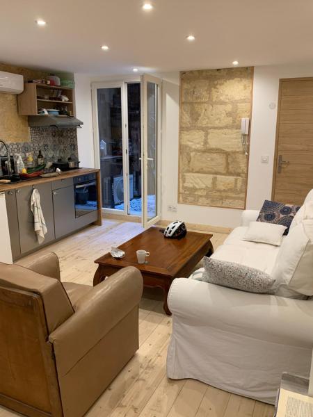 Chambre Avec Salle De Bain Et Cuisine Privée Centre Ville Historique Avec Climatisation Et Patio - Bordeaux