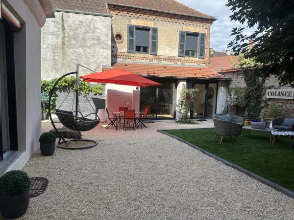 Maison De Charme Au Centre De Moulins, Avec Jardin Et Terrasse, Tout Confort Inclus - Fr-1-489-474 - Moulins