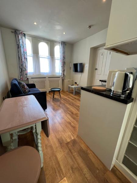 Mostyn Villa 4 Studio Free Private Parking - Colwyn Bay