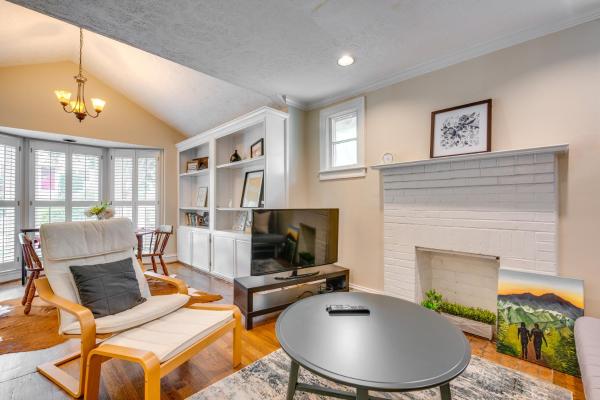 Chic Atlanta Retreat With Patio And Outdoor Dining! - Atlanta, GA