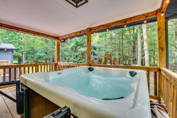 Hot Tub, Beach Access: Albrightsville Retreat! - Albrightsville, PA
