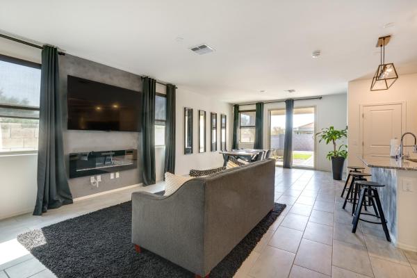 Sunny Arizona Escape With Patio, Grill And Fireplace! - Avondale, AZ