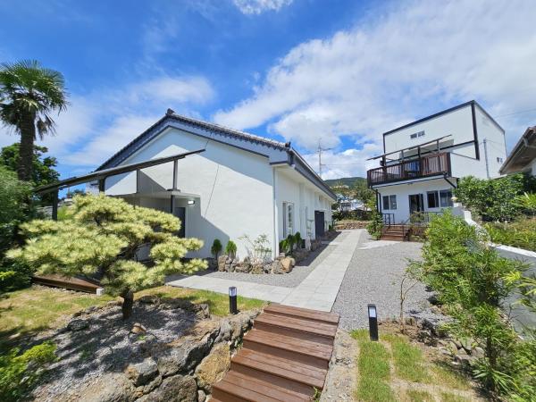 Baerongnamu Private Stay - Jeju-do