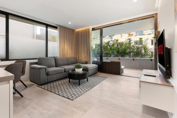Chic 2-bed Apartment With Balcony Near Coogee Beach - Randwick