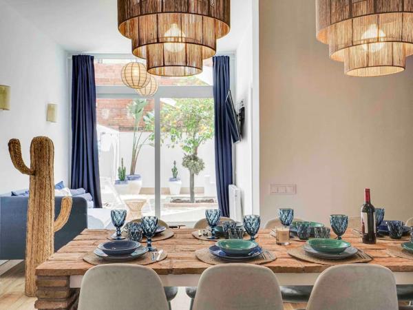 Casa Mandarina: 4 Bedrooms - 2 Terraces - Parking - Barcelona