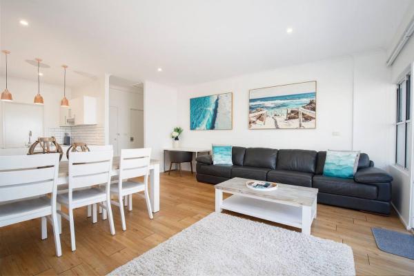 'Sandy Shores' A Spacious Newcastle Beach Escape - Newcastle