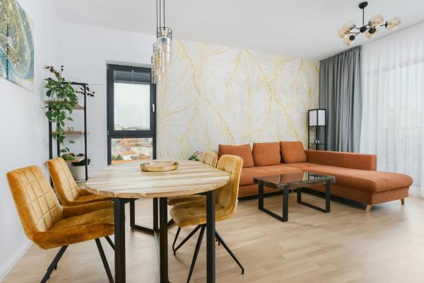 The Forest - Luxe Central Apt With Free Secured Parking - Brașov