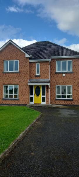 1 Cartrun Breac N39d7h6 Opposite Longford Rugby Club - See The Yellow Door - Longford
