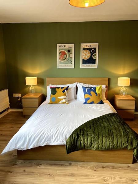 Colourful, Bright And Chic 2 Storey Apartment - Altrincham