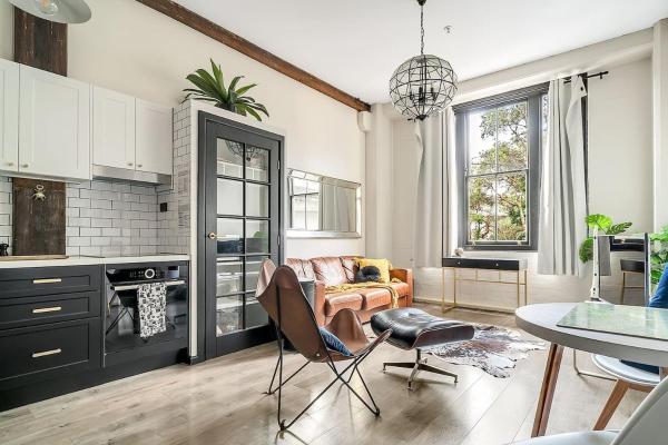 The Stylist's House - A Chic Inner City Landmark - Australian National Maritime Museum, Sydney