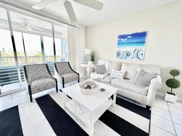 Captains Bay On Fort Myers Beach - Fort Myers Beach, FL