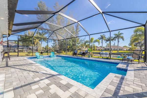 Freshwater Canal Villa With Heat Pool - Villa Homeport - Roelens Vacations - Cape Coral, FL
