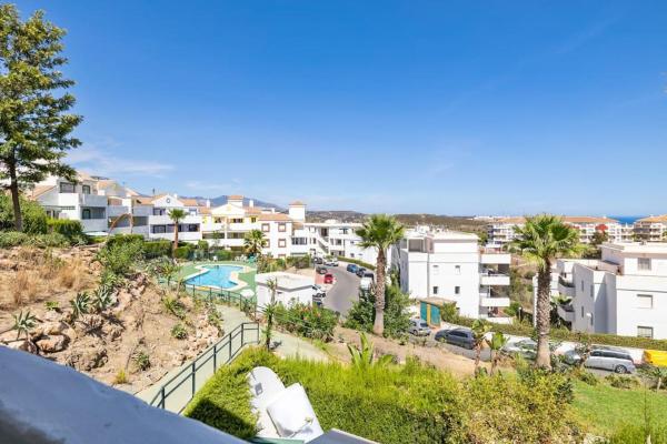 Beautiful 3 Bed Stylish & Cozy Apartment - Susanna Suite - Sitio de Calahonda