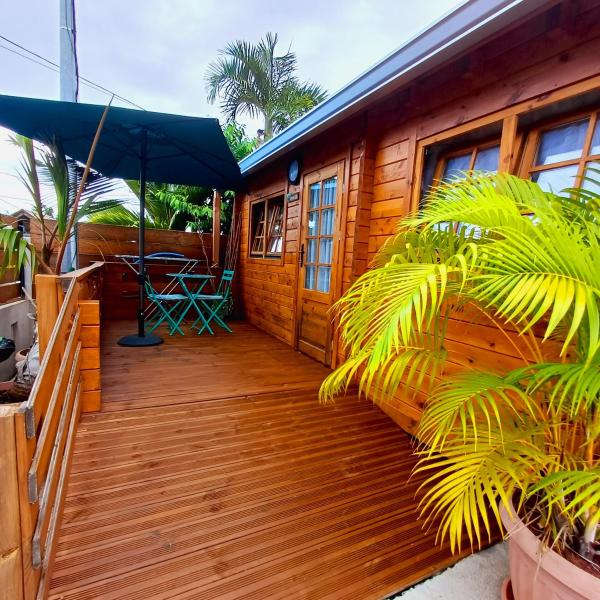 Chalet Charmant à L'étang-salé Avec Terrasse - La Réunion