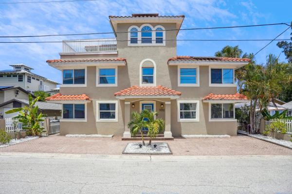 Beach Livin 3 - 3 Bedroom Upstairs - Treasure Island, FL