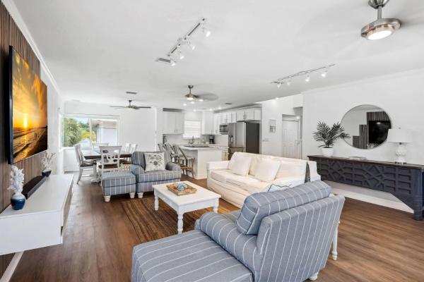 Beach Livin 3 - 3 Bedroom Upstairs - St. Pete Beach, FL