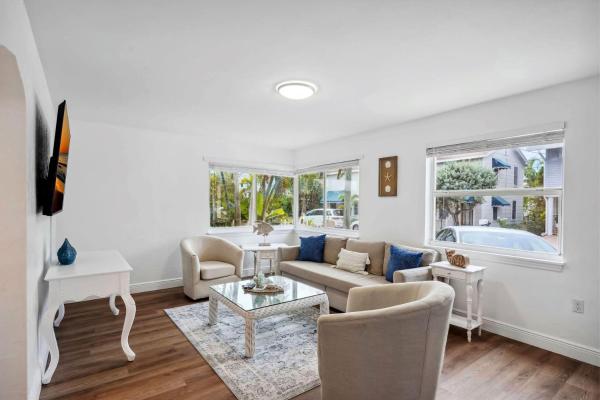 Beach Livin 2 - 1 Bedroom Downstairs - St. Pete Beach, FL