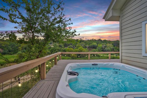 Restful Retreat - Driftwood, TX