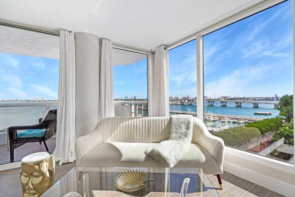 The Palms! Direct Water View Corner Condo - Miami, FL
