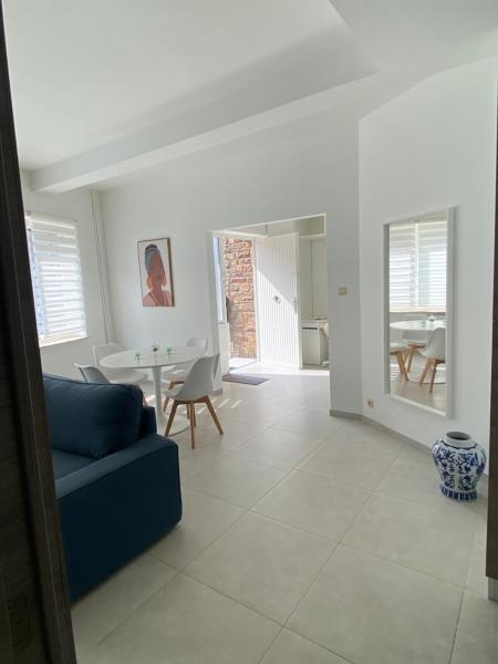 1-e Bel Appart Spacieux Climatisé Parking Privé Gratuit Sur Demande - Charleroi