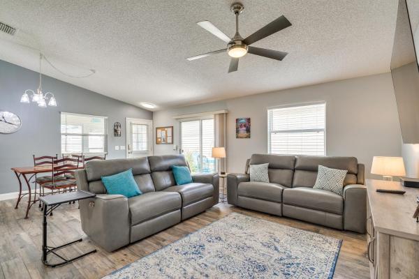 The Villages Abode With Community Pools, Golf And More - Florida