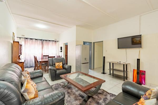 Wood Road Guest Lodge - Victoria Falls