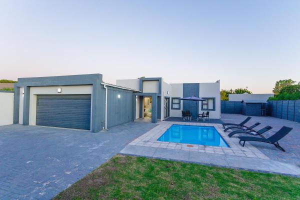 Cozier Glitz - Cape Town